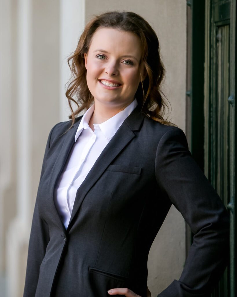 Abogada Rhiley O’Rourke | Abogado Martine